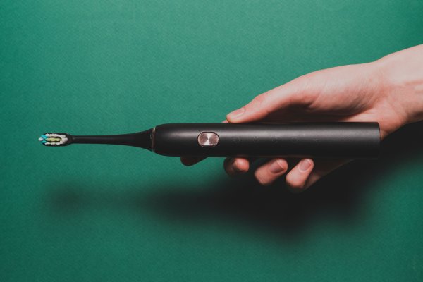 Buying guide for your first electric toothbrush